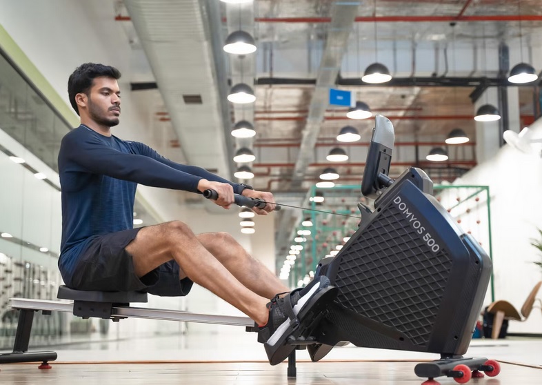 quel muscle fait travailler le rameur : un exercice hyper complet